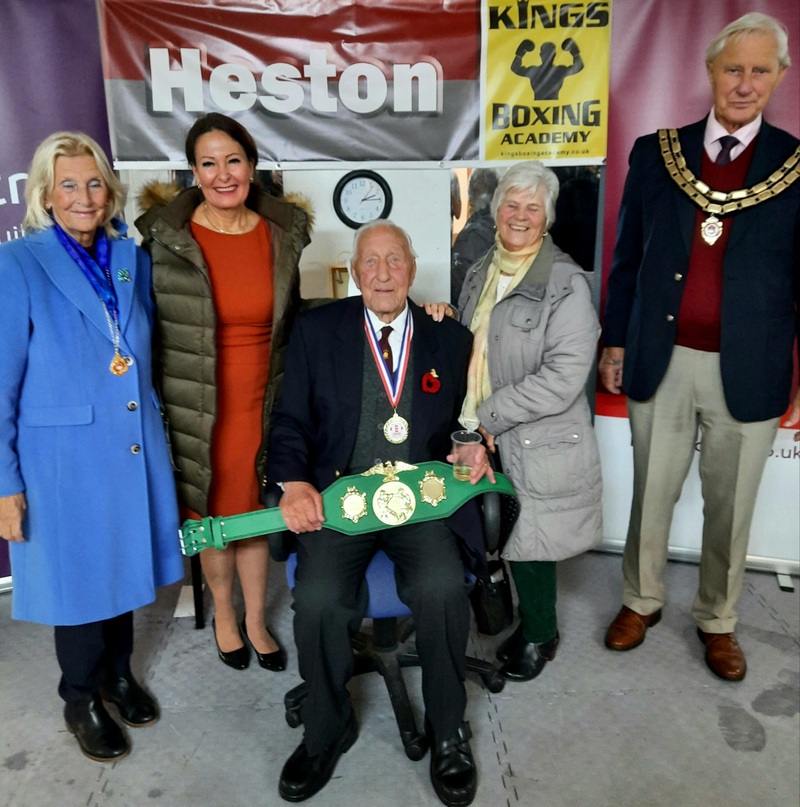 90 year old Lionel awarded for outstanding contribution to boxing ...
